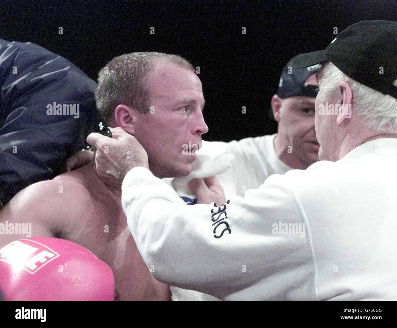 Challenger Jon Thaxton from Norwich looks shell-shocked after 6th round ...