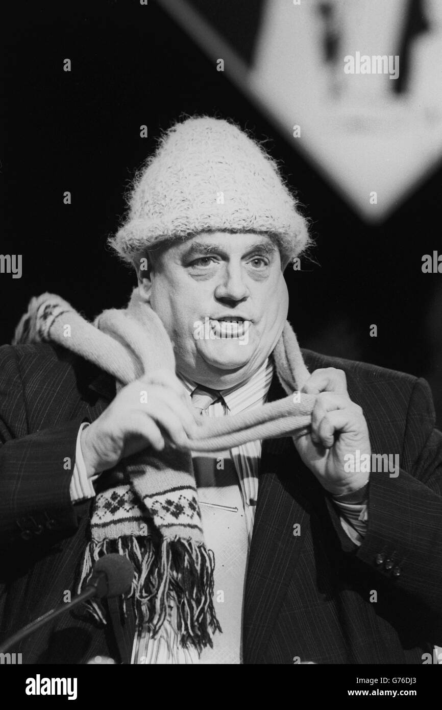 Sir Cyril Smith mocks Tory minister Edwina Currie's advice to ...
