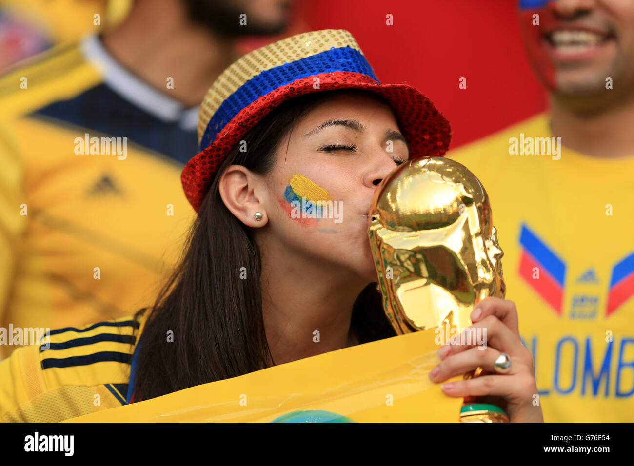 Face paint cheers hi-res stock photography and images - Alamy