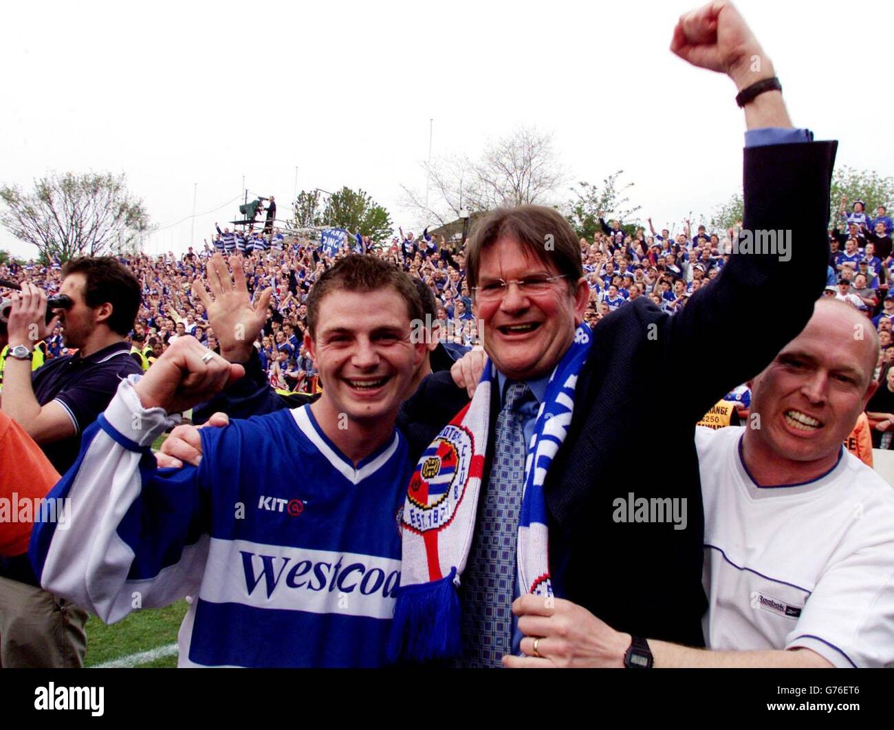 Reading's goalscorer Jamie Cureton (L) celebrates promotion with owner ...