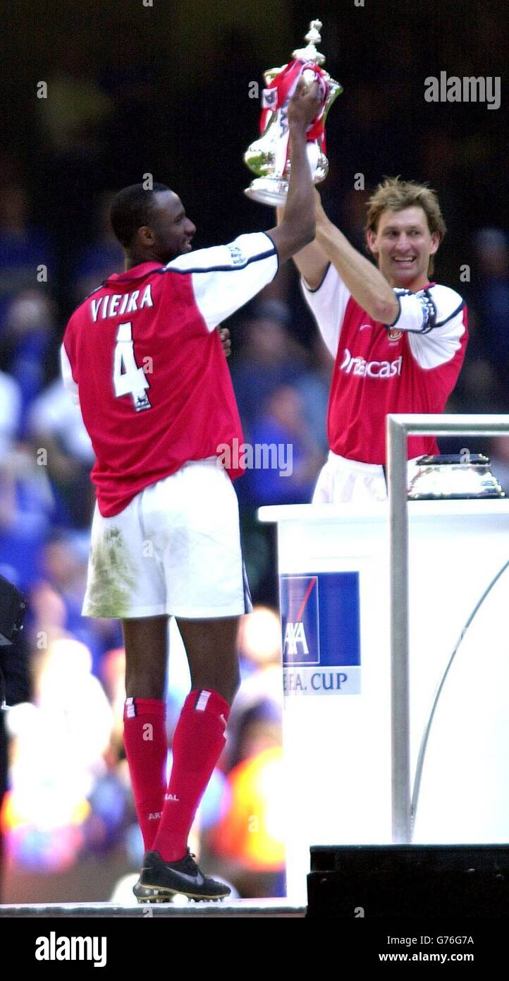 Arsenal captain tony adams hi-res stock photography and images - Alamy