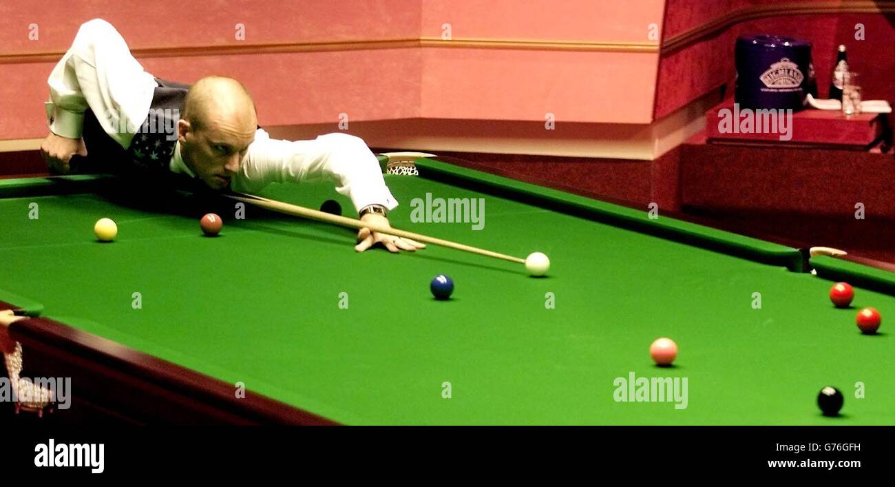 Peter ebdon in action against stephen hendry hi-res stock photography ...