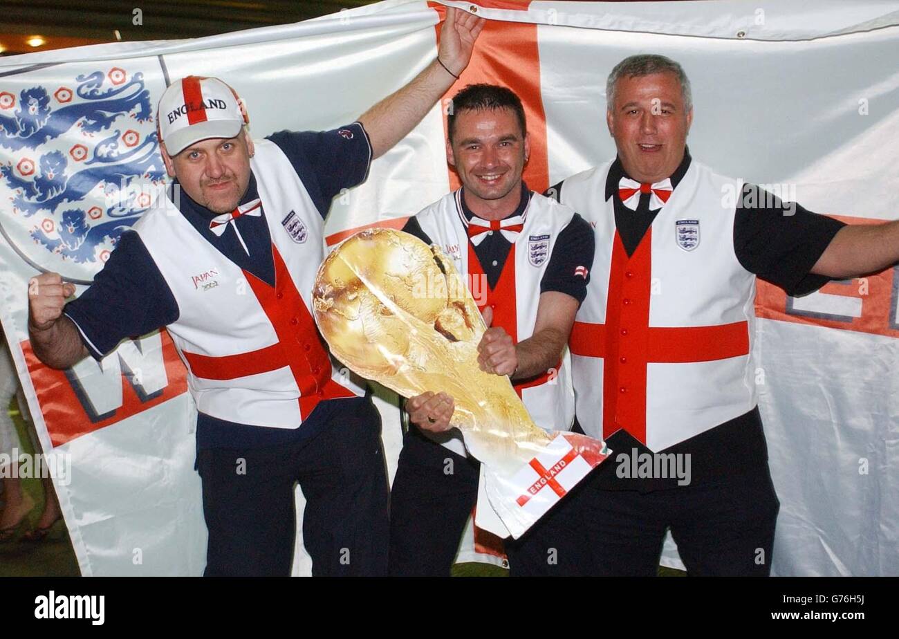 England fans in Tokyo Stock Photo - Alamy