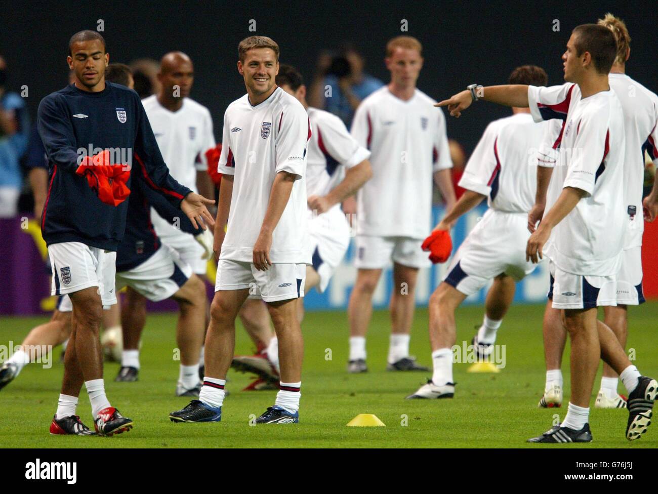 England player's Kieron Dyer (far left), Michael Owen (centre) and Joe ...