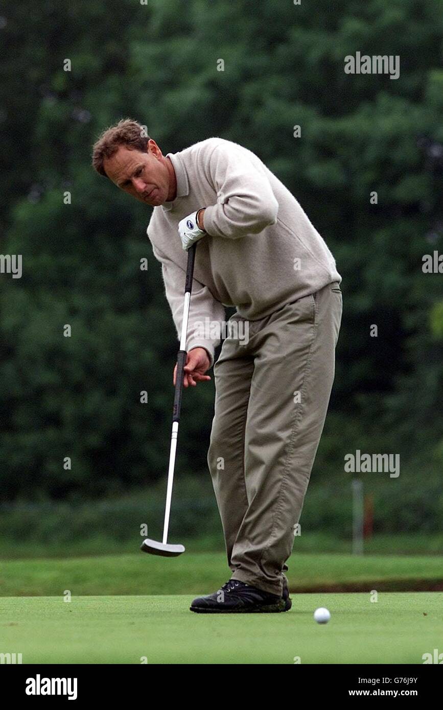 English Open Roe. Mark Roe putting on the 7th during his 2nd round of ...