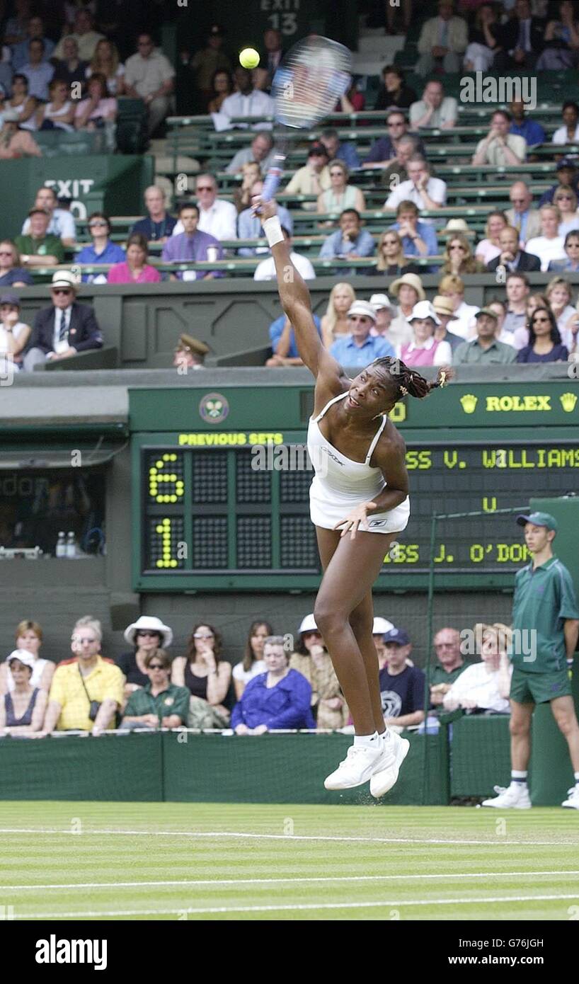 Venus williams serving hi-res stock photography and images - Alamy