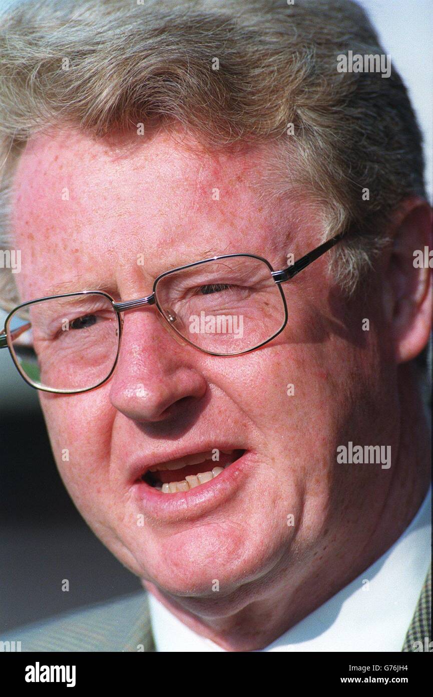 Fa chief executive graham kelly hi-res stock photography and images - Alamy