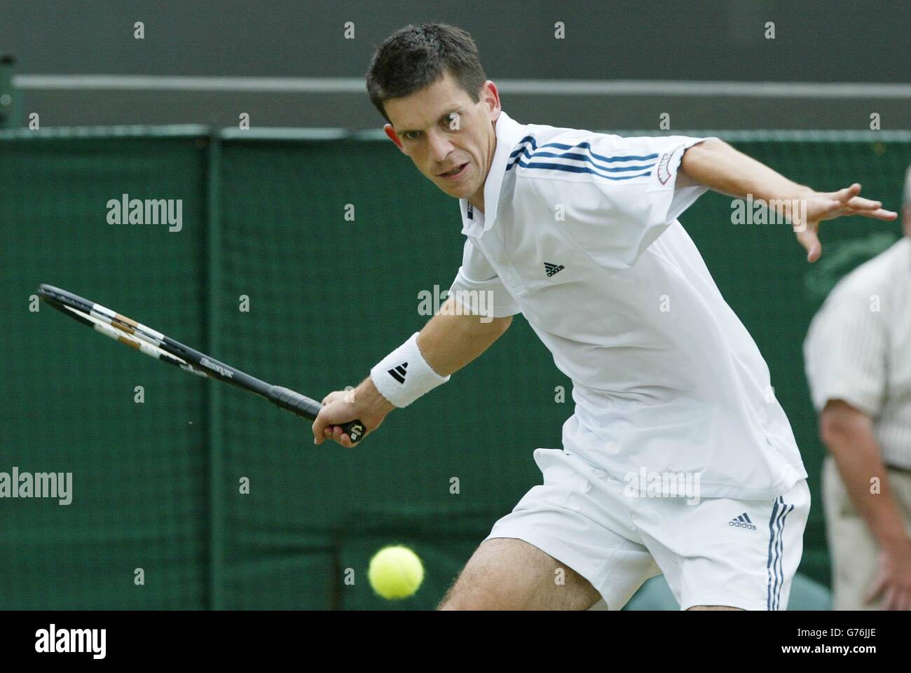 Sport tennis wimbledon 2002 action tim henman hi-res stock photography ...
