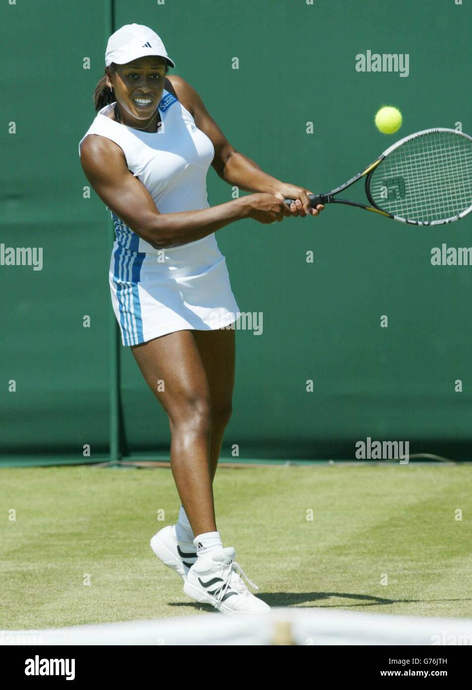 America's Chanda Rubin on her way to beating the 14th seed Iroda ...
