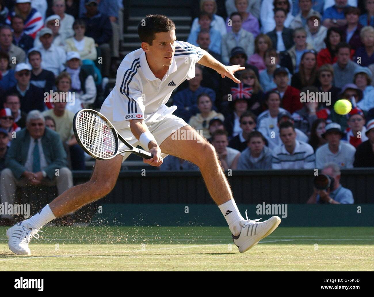 Sport tennis wimbledon 2002 action tim henman hi-res stock photography ...