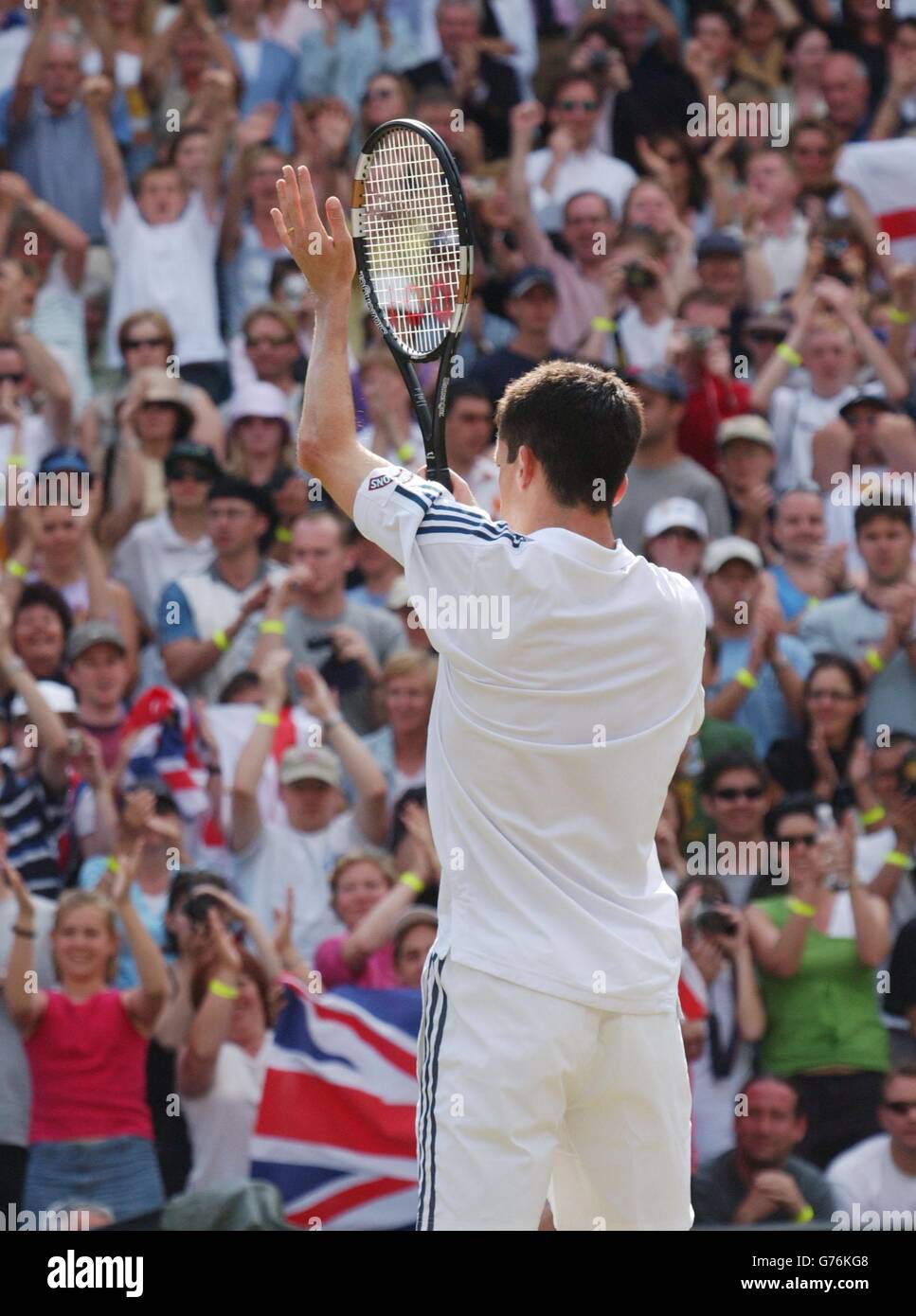 Sport tennis wimbledon 2002 action tim henman hi-res stock photography ...