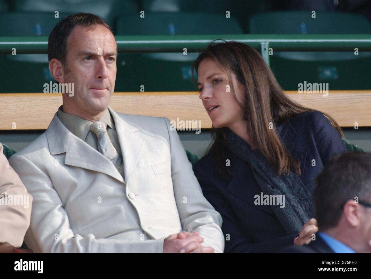 Wimbledon 2002 - Angus Deayton and Lise Mayer Stock Photo - Alamy