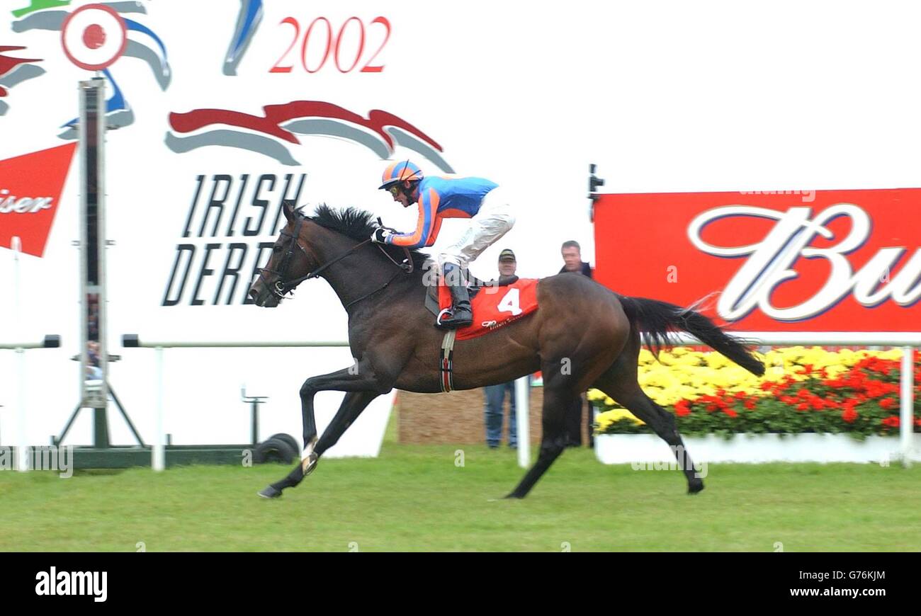Irish derby trophy hi-res stock photography and images - Alamy