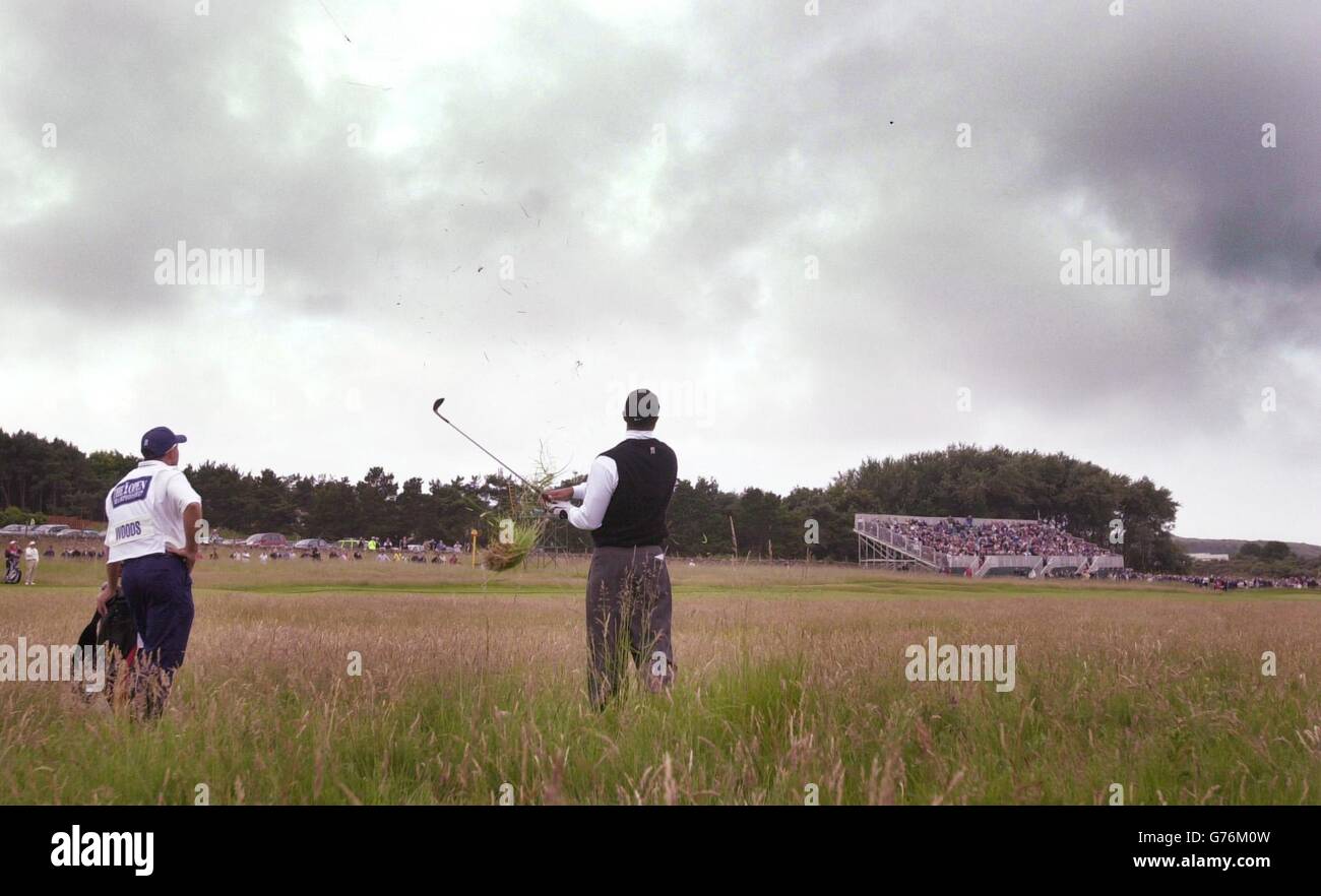 Golf rough back view tiger woods hi-res stock photography and images ...