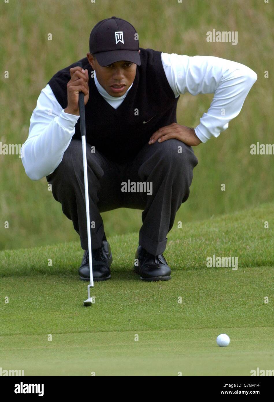 Americas tiger woods looks at a putt hi-res stock photography and ...