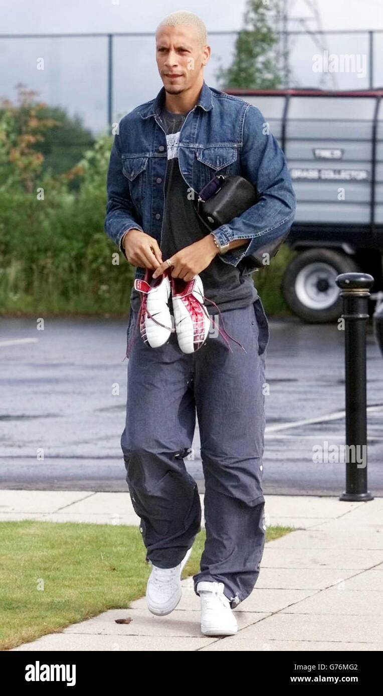 Rio ferdinand arrives manchester united training ground hi-res stock ...