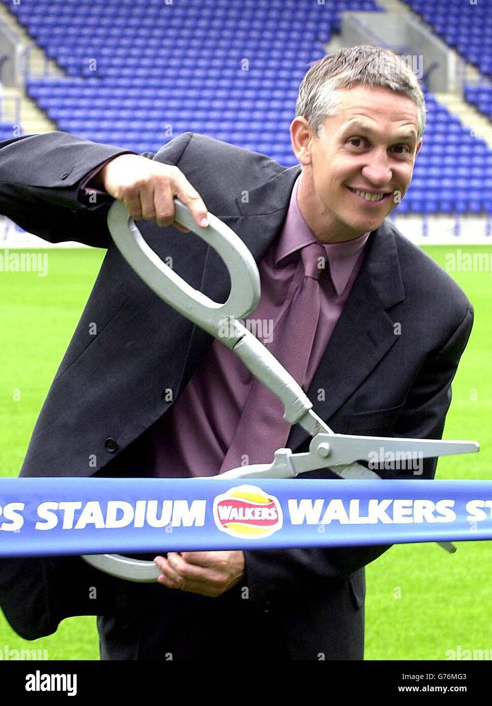 Gary lineker officially unveils leicester city football clubs new ...