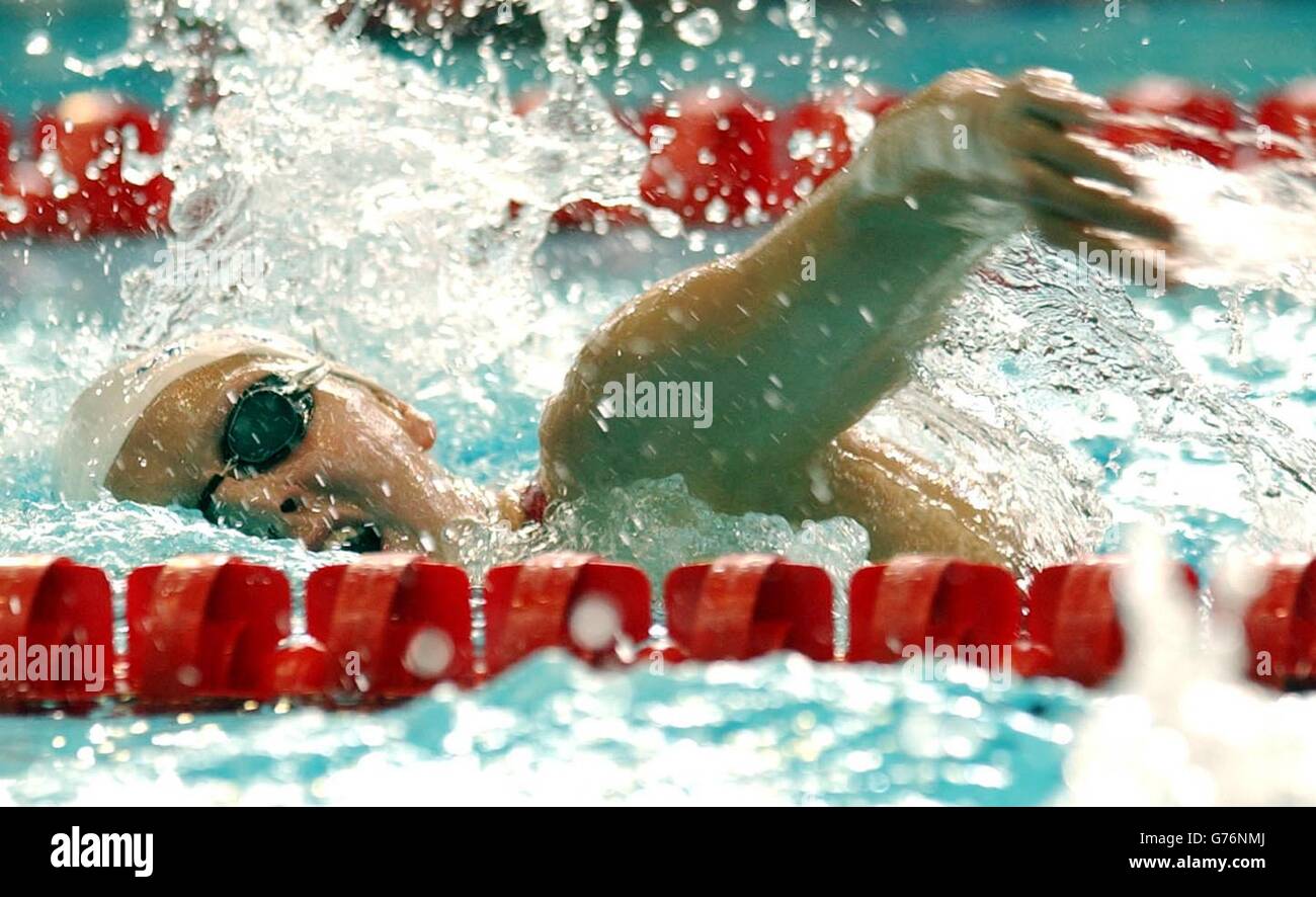 England's Rebecca Cooke finishes first during Women's 800m Freestyle ...