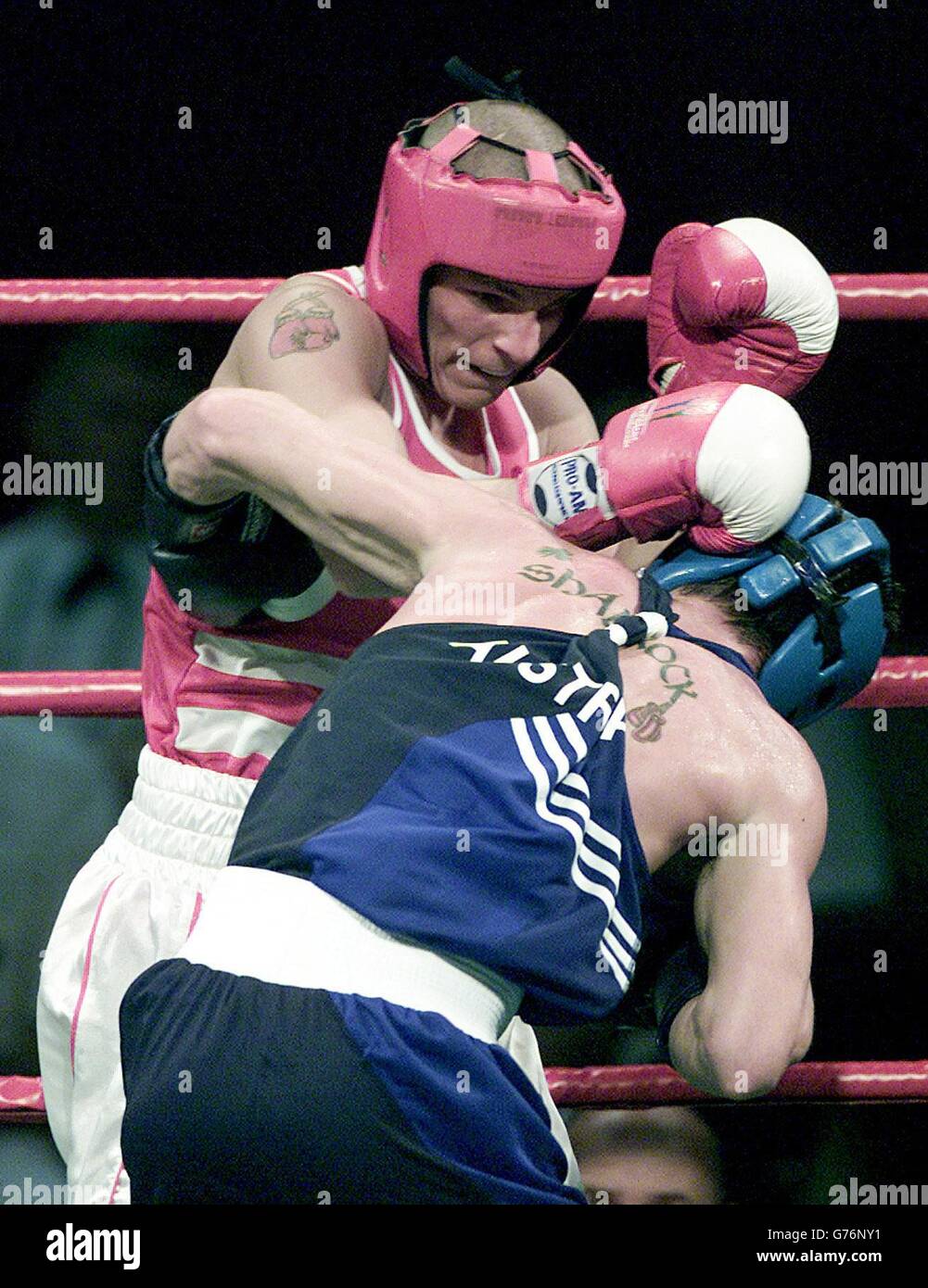 Boxing - England boxer Mark Moran (red Stock Photo - Alamy