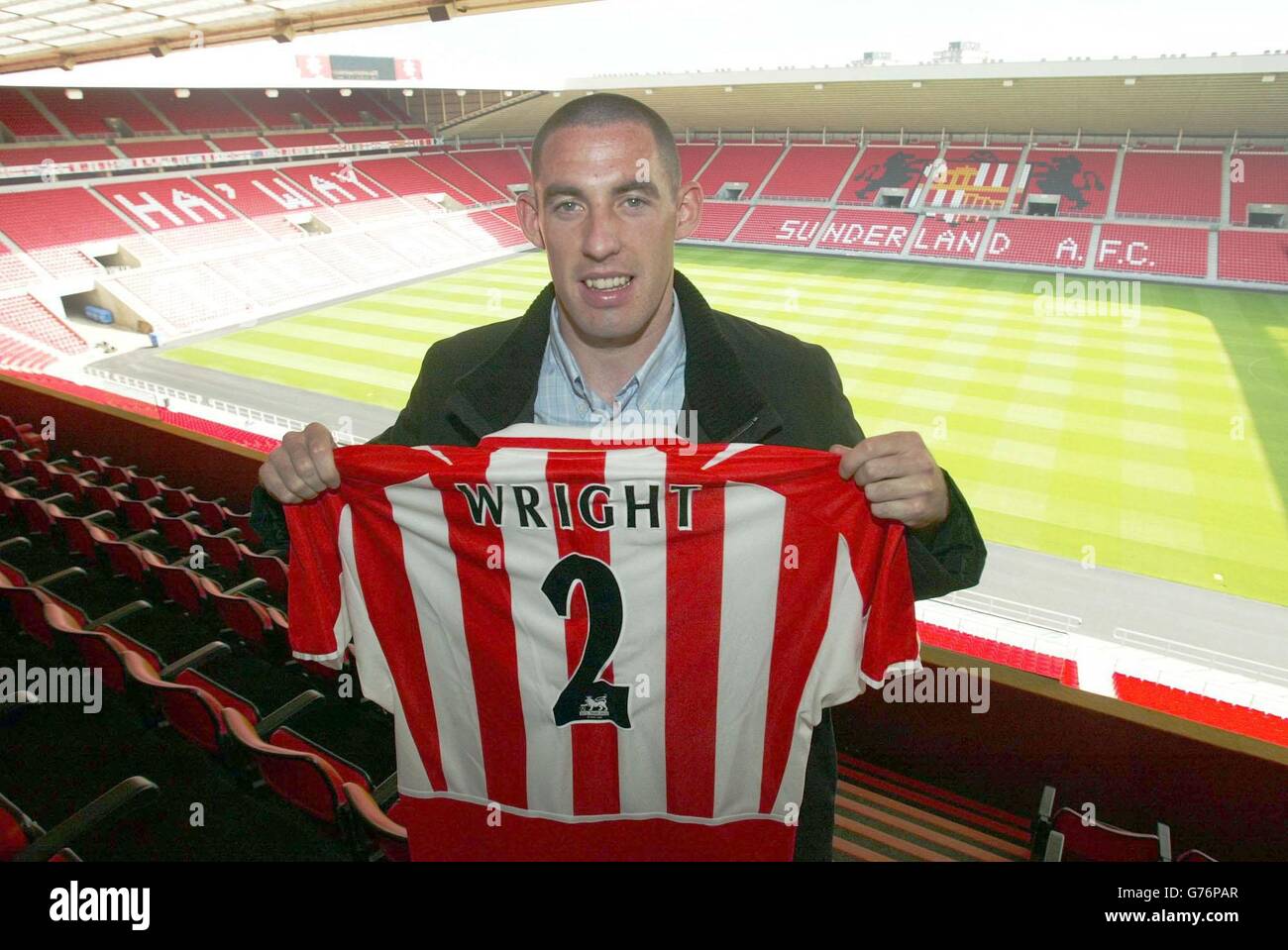 Stephen Wright signs for Sunderland Stock Photo - Alamy