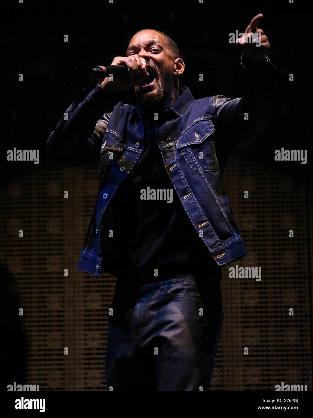 Showbiz festival showbiz festival mangys half length mid hi-res stock ...