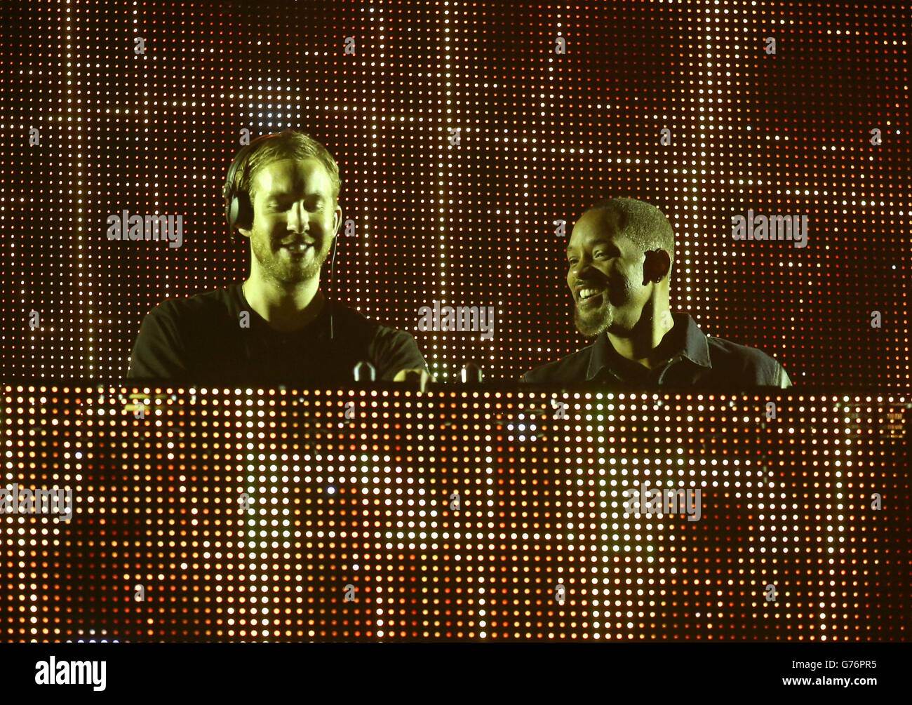 Actor Will Smith joins Calvin Harris on the main stage as they DJ at ...