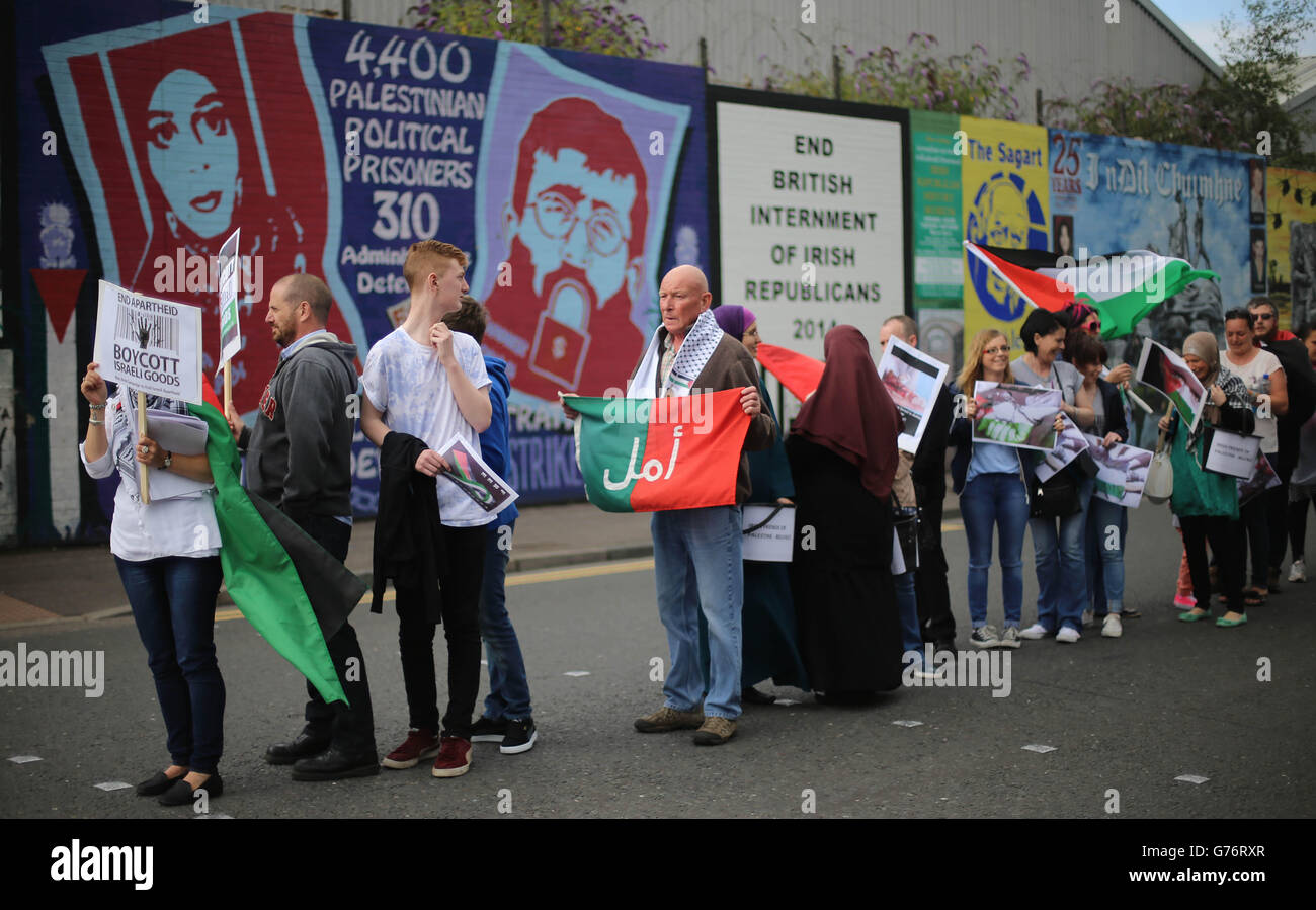Gaza road sign hi-res stock photography and images - Alamy