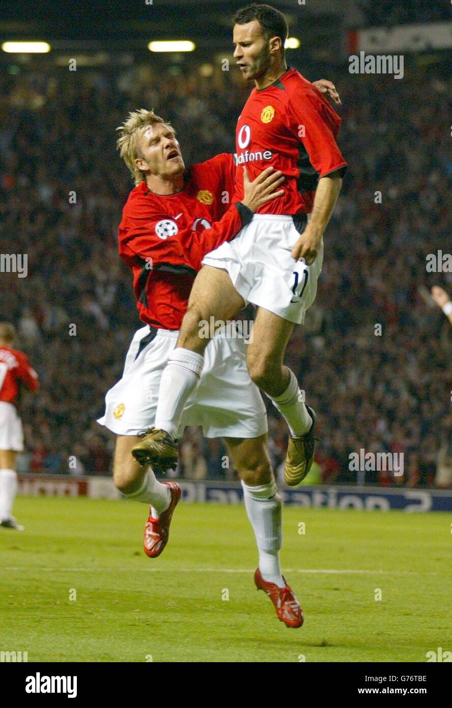 Manchester United's Ryan Giggs (right) celebrates with David Beckham ...