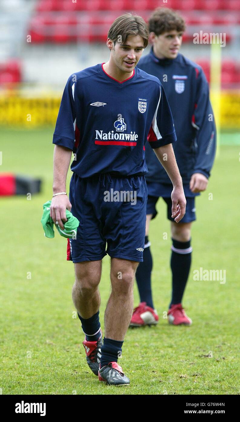Blackburn Rovers Matt Jansen (nearest camera) and Bayern Munich's Owen ...