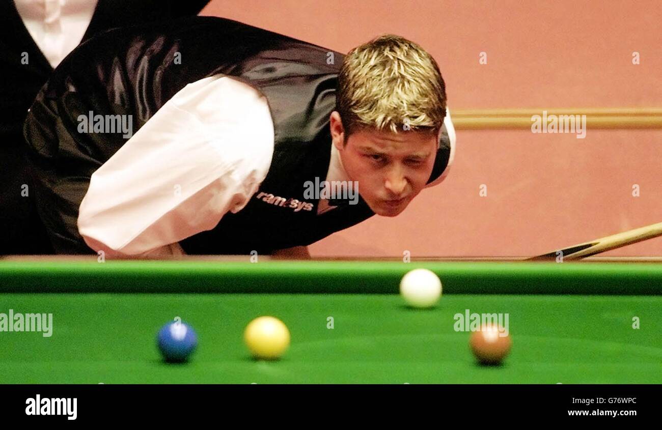 Matthew Stevens in action against Jimmy White during their second round ...