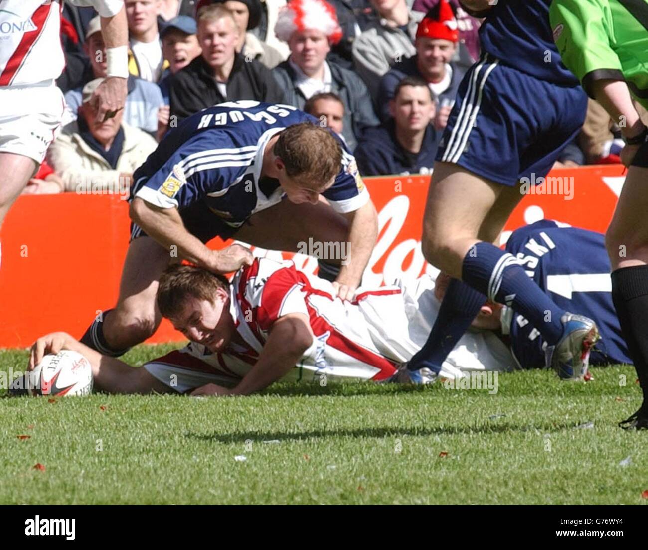 Martin Gleeson touches down to score the second try for St Helens ...