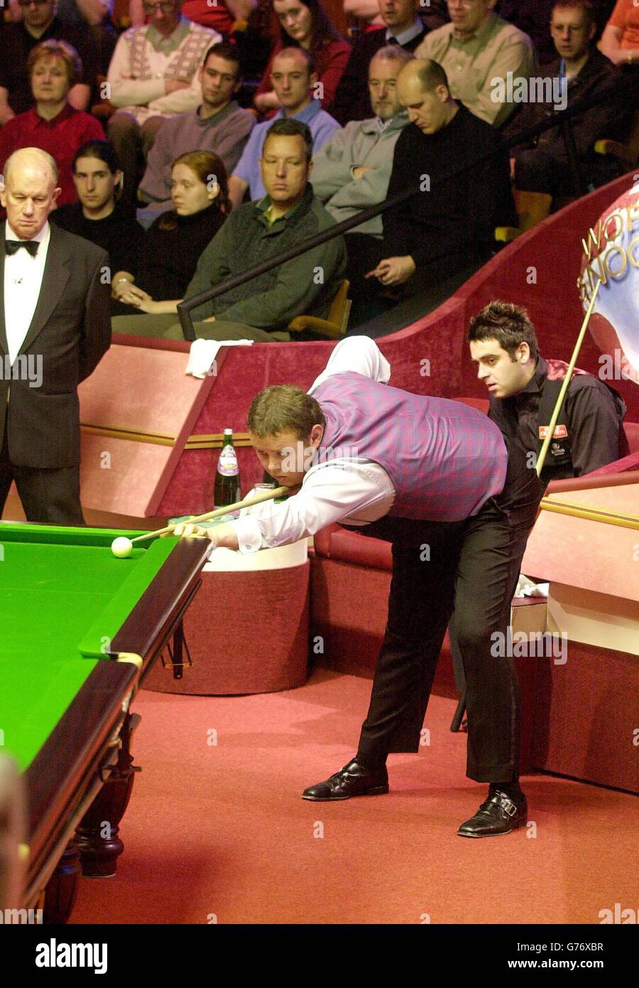 John williams snooker referee hi-res stock photography and images - Alamy