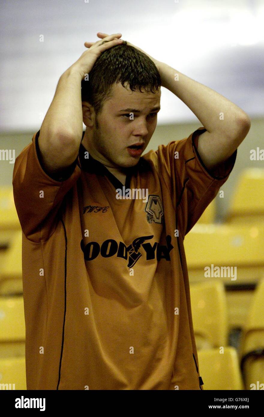 In tears at his final game hi-res stock photography and images - Alamy