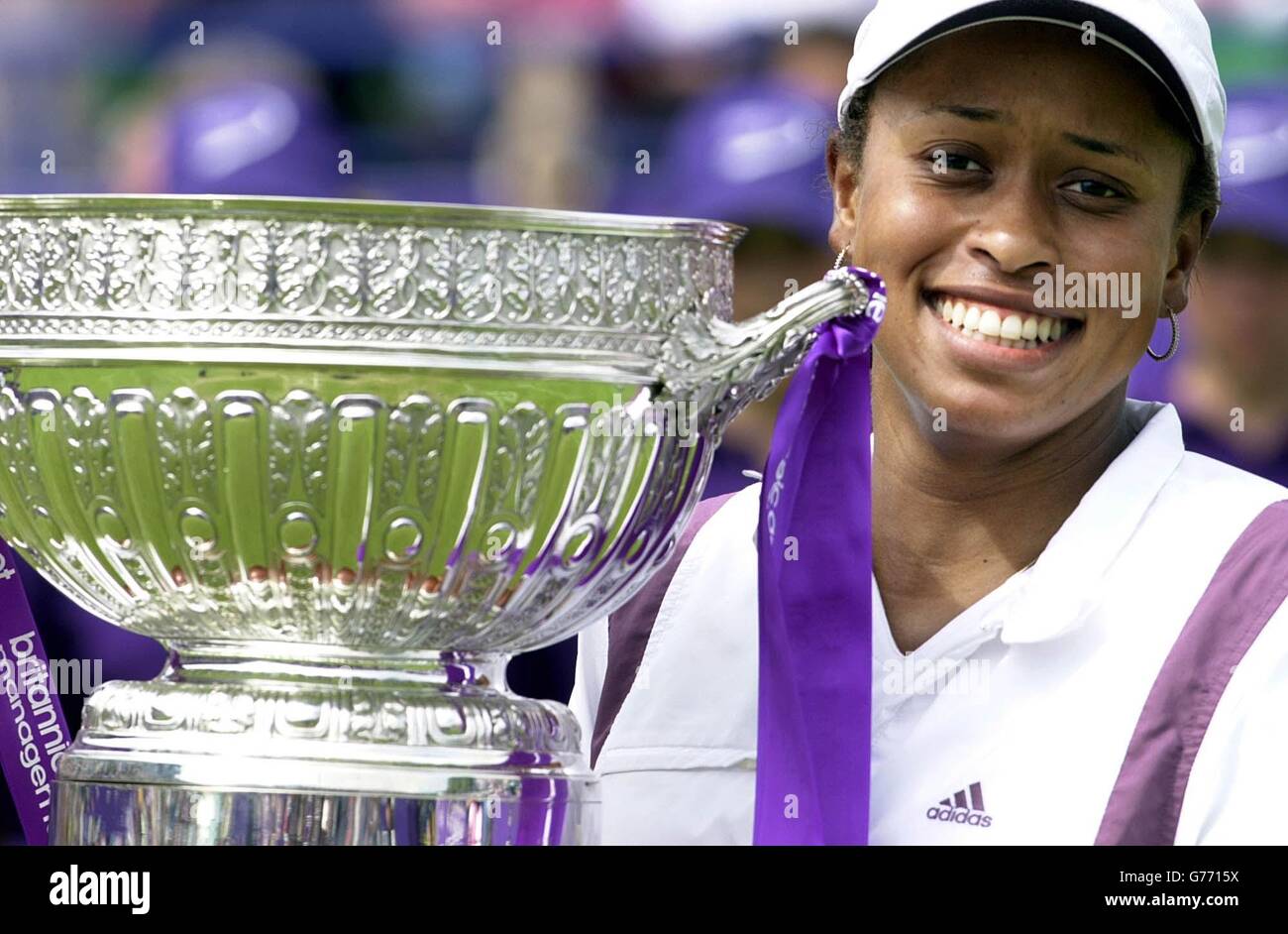 Sport tennis celebrating trophy chanda rubin hi-res stock photography ...