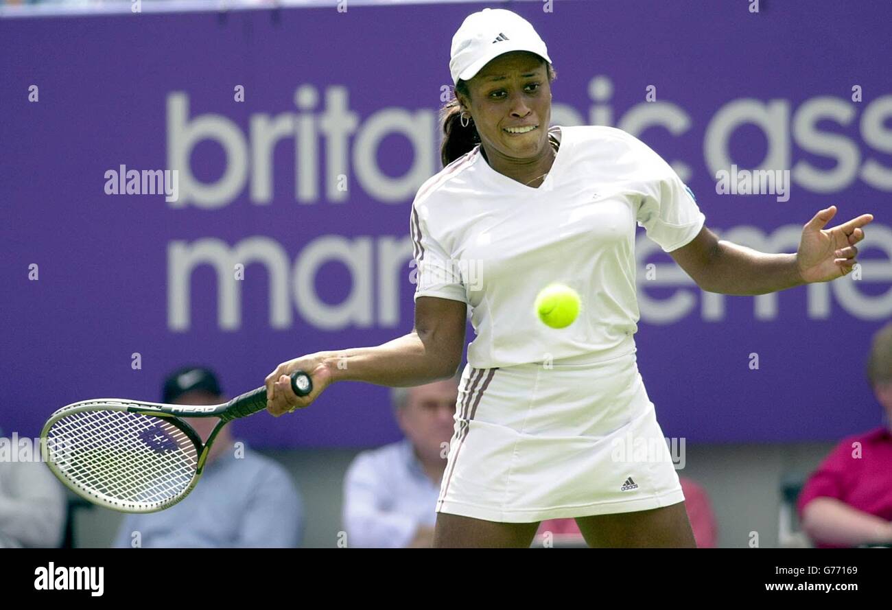 Sport tennis action chanda rubin hi-res stock photography and images ...