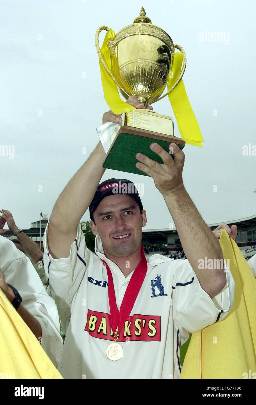 Michael powell warwickshire cricket hi-res stock photography and images ...