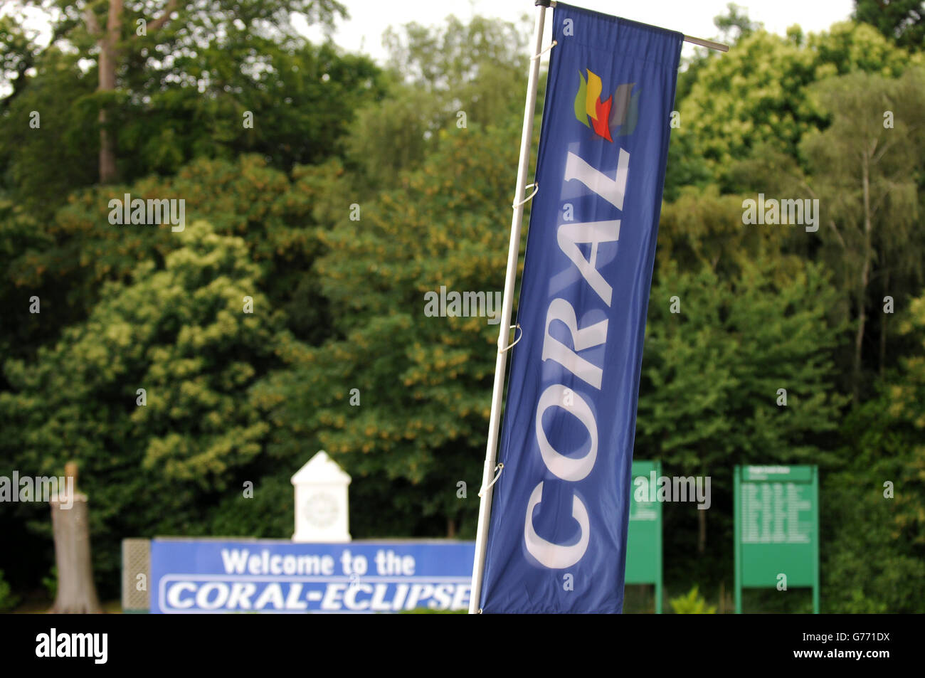 Races sign signage hi-res stock photography and images - Alamy
