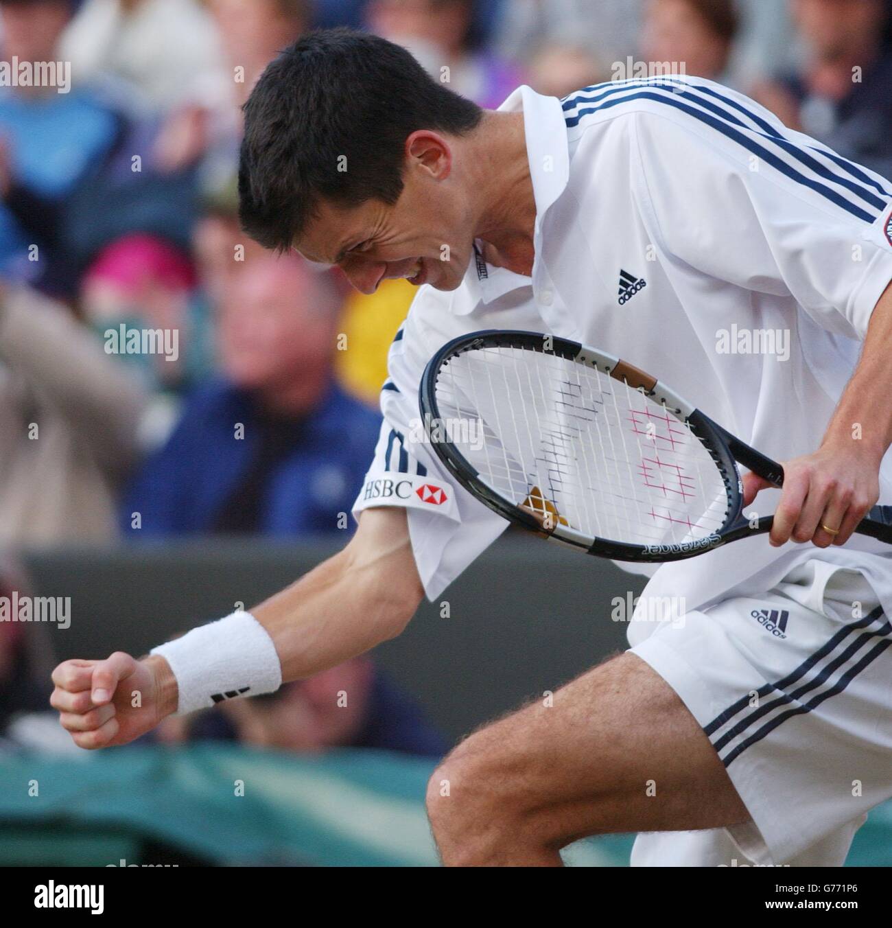 Tim henman celebrates winning point hi-res stock photography and images ...