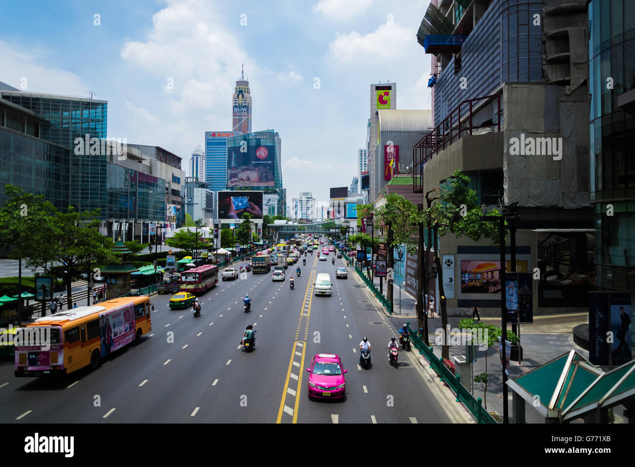Busy Road in the Pratunam District of Bangkok -daytime Stock Photo - Alamy