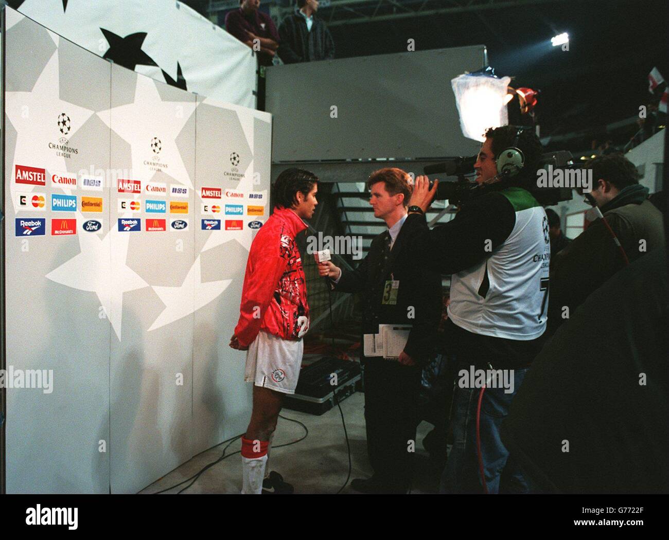 Media television interview signage hi-res stock photography and images ...