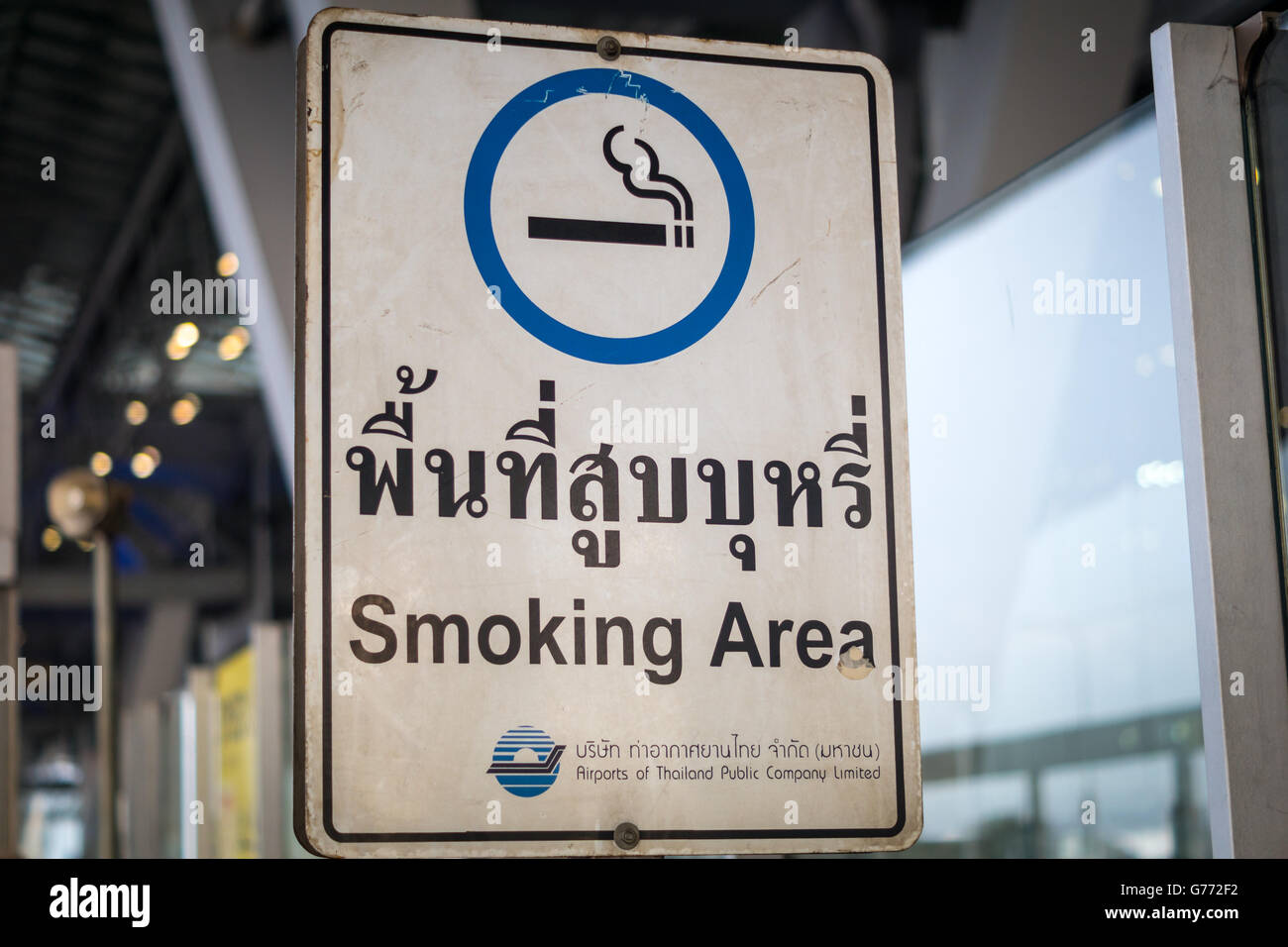 Airport smoking area hi-res stock photography and images - Alamy