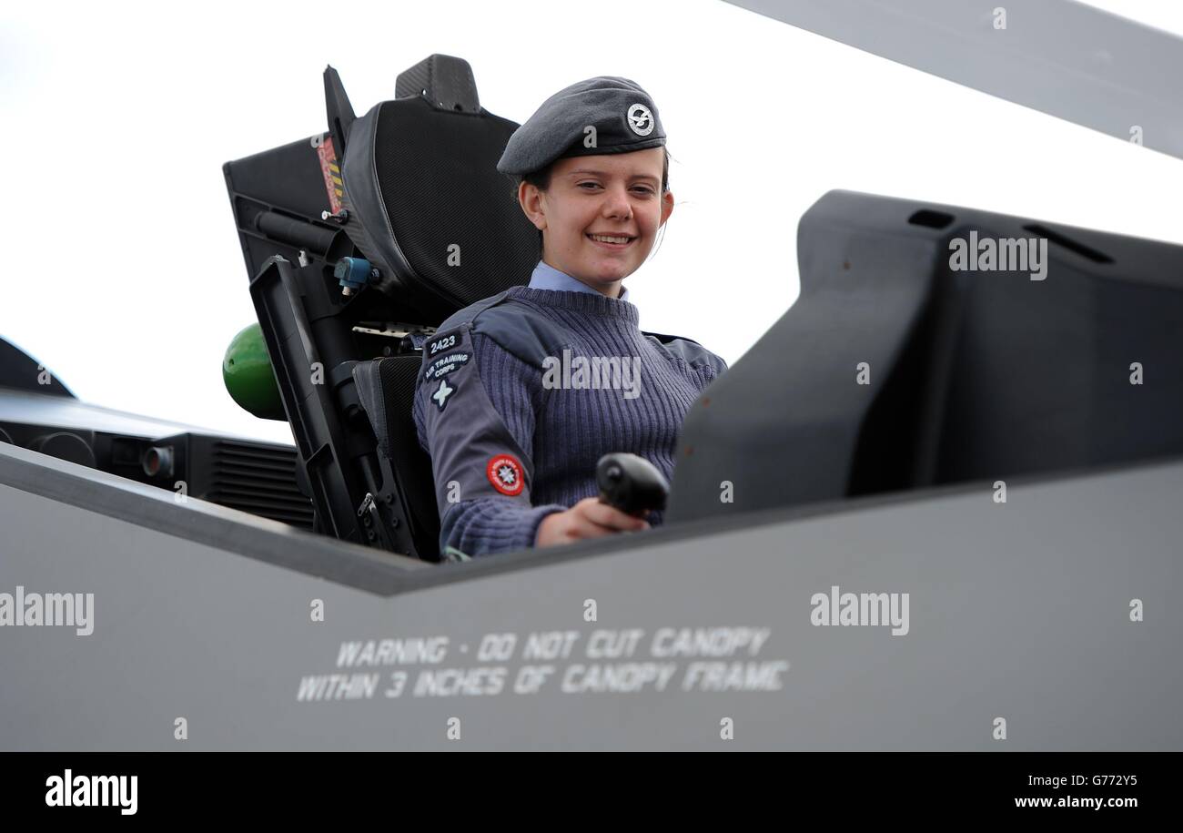 F 14 cockpit hi-res stock photography and images - Alamy