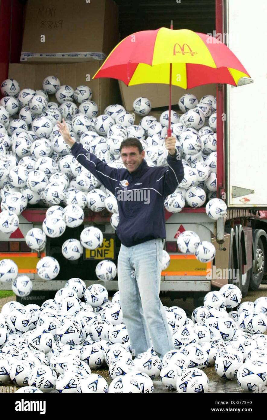 Martin keown 2003 hi-res stock photography and images - Alamy