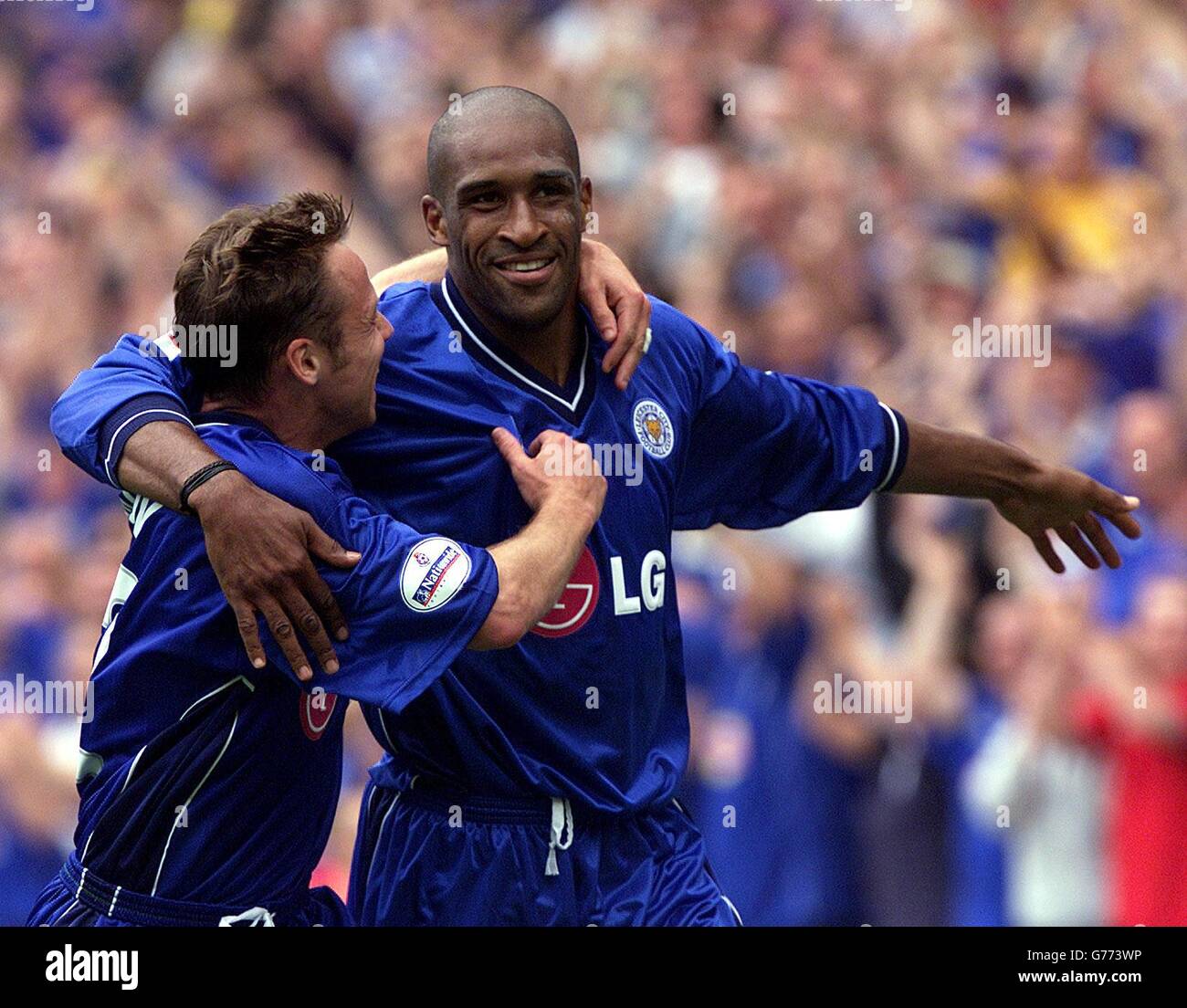 Sport football brian deane hi-res stock photography and images - Alamy