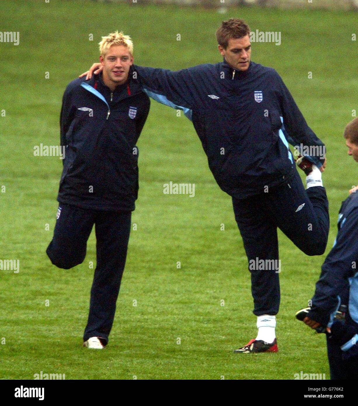 Sport football stretching alan smith jonathan woodgate hi-res stock ...