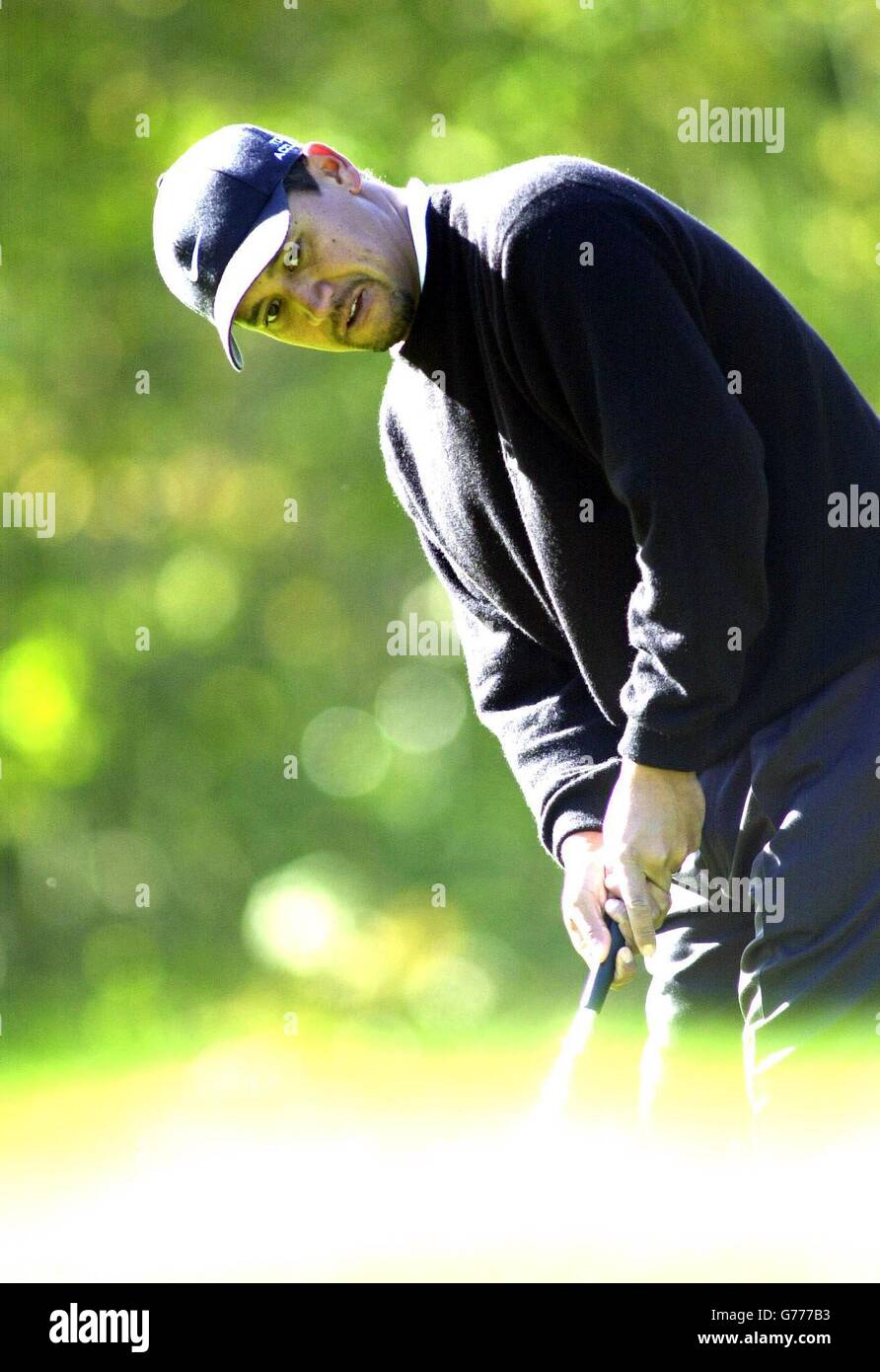 Michael Campbell putting on the 16th while playing against Sergio ...