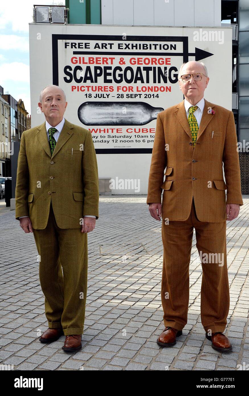 Pictures at an exhibition hi-res stock photography and images - Alamy