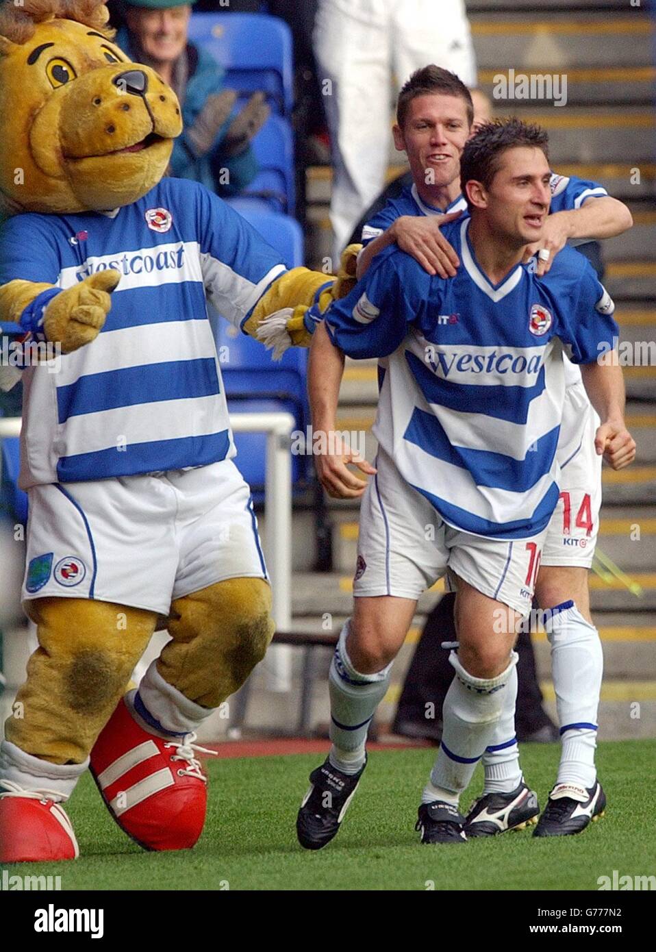 Reading football club mascot hi-res stock photography and images - Alamy