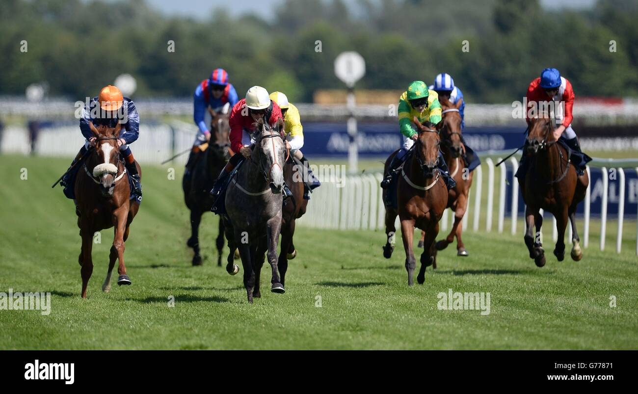 Racing newbury ampics hi-res stock photography and images - Alamy