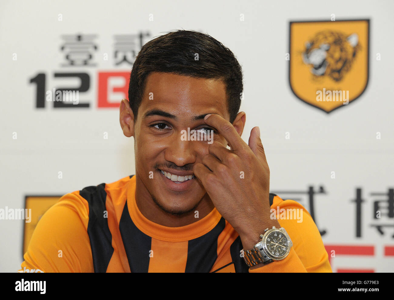 Signing tom ince hi-res stock photography and images - Alamy